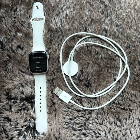 Apple | Wearables | Apple Smartwatch With White Band 4mm Series 5 ...